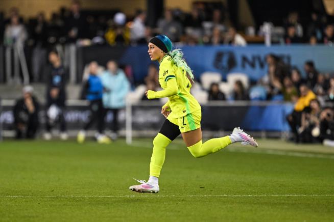 AP Source: NWSL may adopt policy allowing teams to sign select players ...