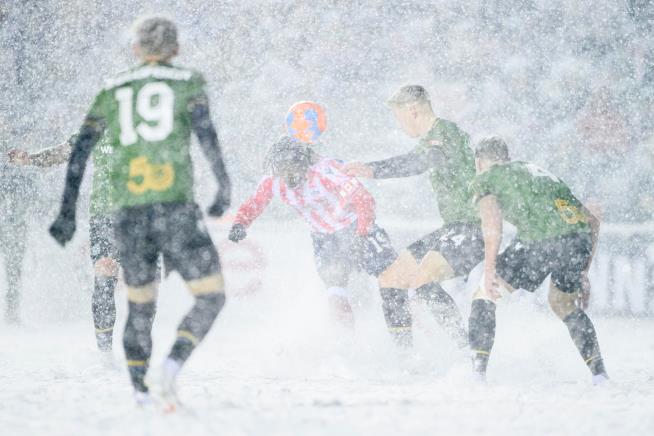 After plows clear field for overtime, Ottawa beats Calgary 2-1 in snowy North Star Cup | Newser