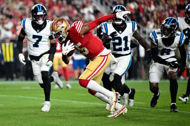 Jauan Jennings throws punch at Tre'Von Moehrig after cheap shot in ...