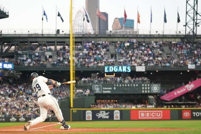 Cal Raleigh hits his 60th home run of the season, becoming the 7th MLB ...