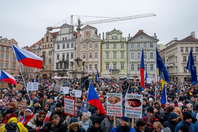 Tens of thousands of Czechs rally in support of President Pavel over ...