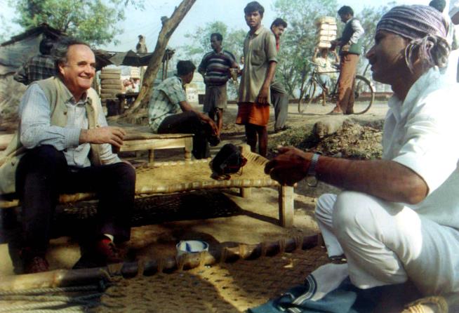 Mark Tully, BBC correspondent known as the 'voice of India,' dies at 90 ...