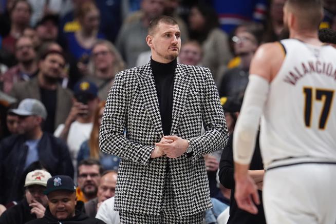 Nuggets' Nikola Jokic listed as questionable and could return from knee ...
