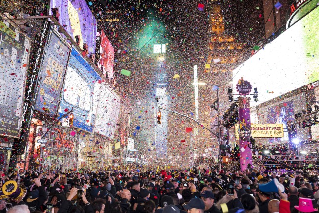 NYPD Says Don't Try to Come to Times Square in New York City on New ...