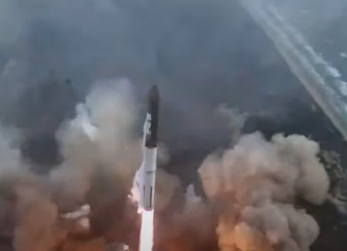 Starship Breaks Up Over Indian Ocean During Reentry