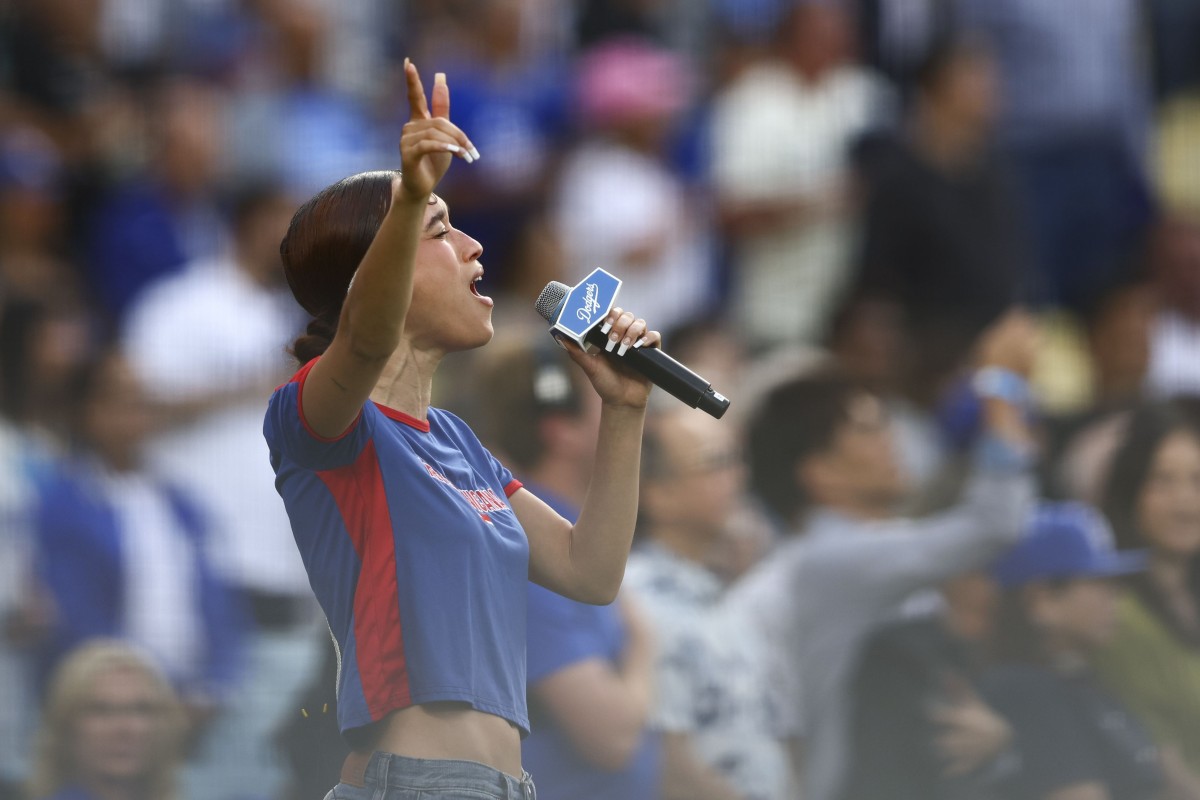 Singer: Dodgers Tried to Stop Spanish Rendition of Anthem