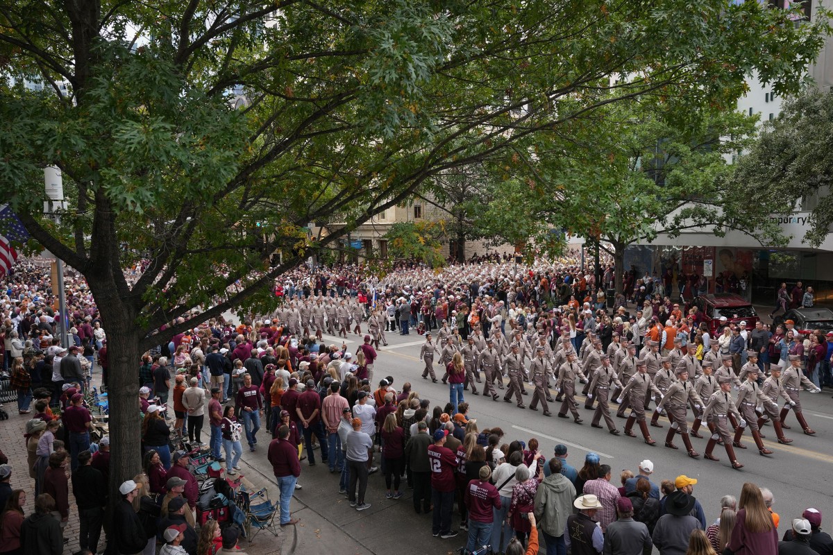 Cops Say Texas Student Killed Herself. Mom Begs to Differ