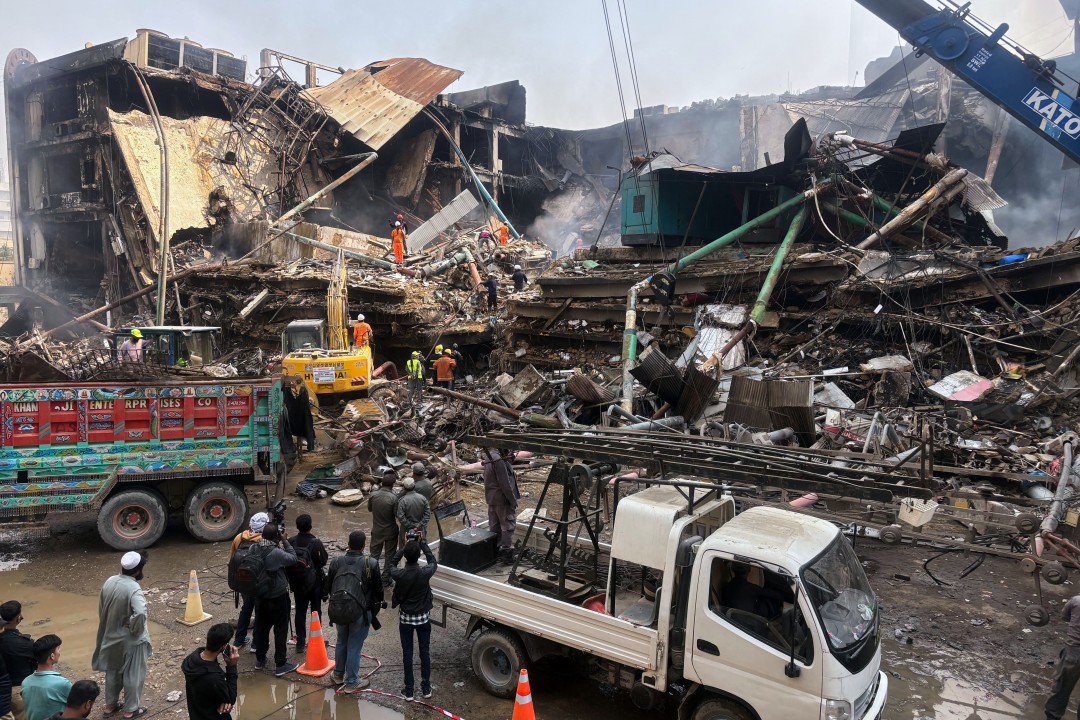 Dozens Feared Dead in Pakistan Mall Fire